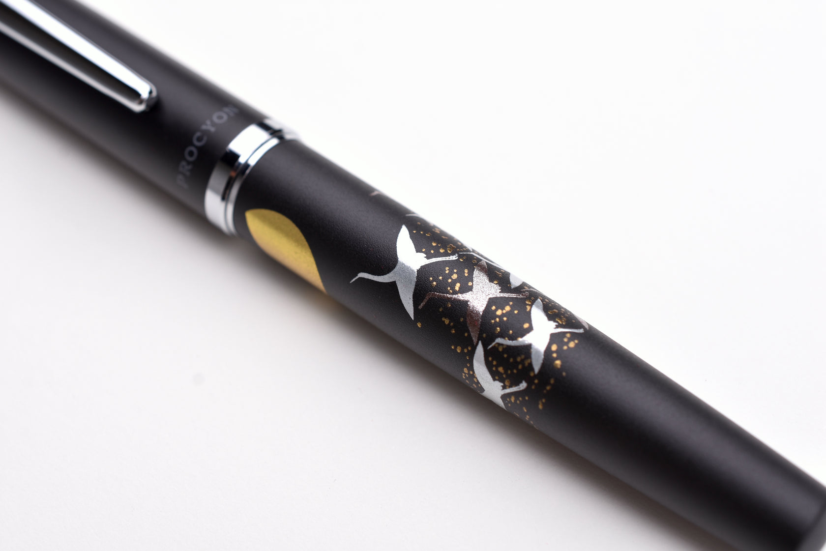 Platinum Procyon Maki-e Fountain Pen - Cranes Over Moon – Yoseka Stationery